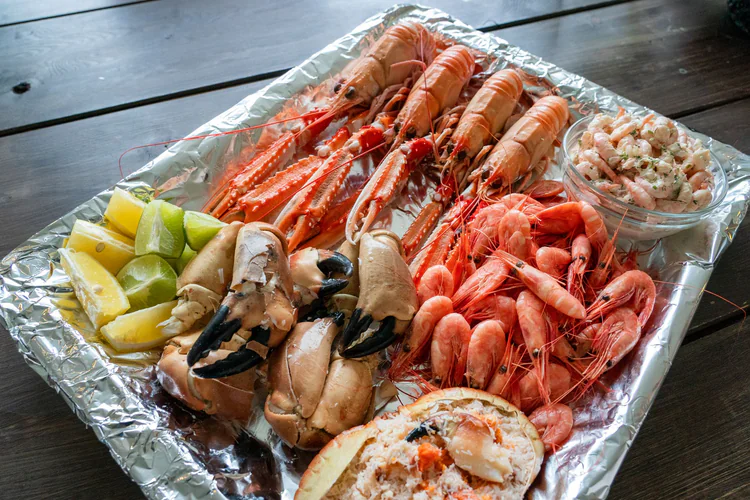 Båt med 90 migranter sank utenfor Malaysia – seks reddet - TV 2