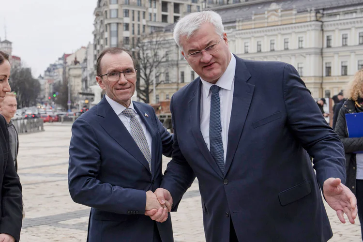 Verdens største krigsskip er på plass i Karibia - TV 2