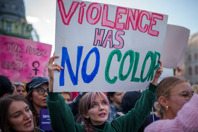 WHO: Nesten én av tre kvinner utsatt for seksuell vold - TV 2