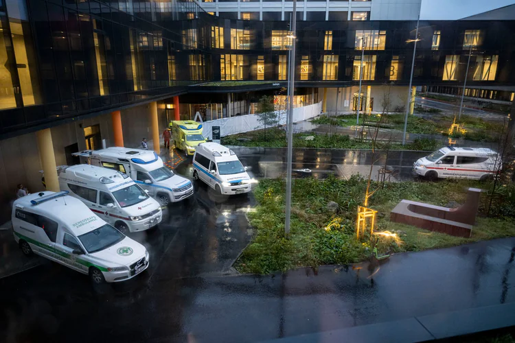 Svært stram sykehusøkonomi i Stavanger – vurderer ansettelsesstopp - TV 2