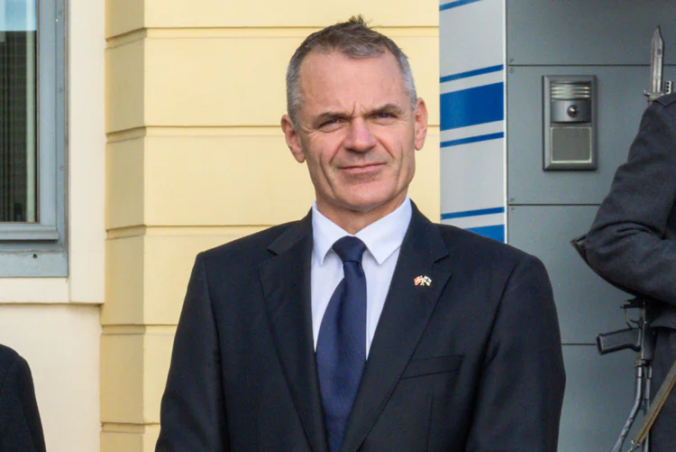 Tim Waltz etter ICE-skytingen: Minnesota må være med på ...