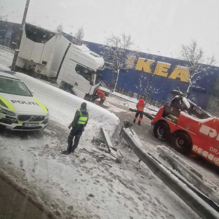 Medier: Danmark sender militært personell til Grønland - TV 2