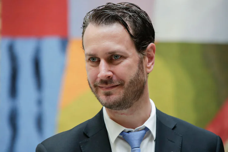 Trump: Ingen planer om å sparke Powell - TV 2