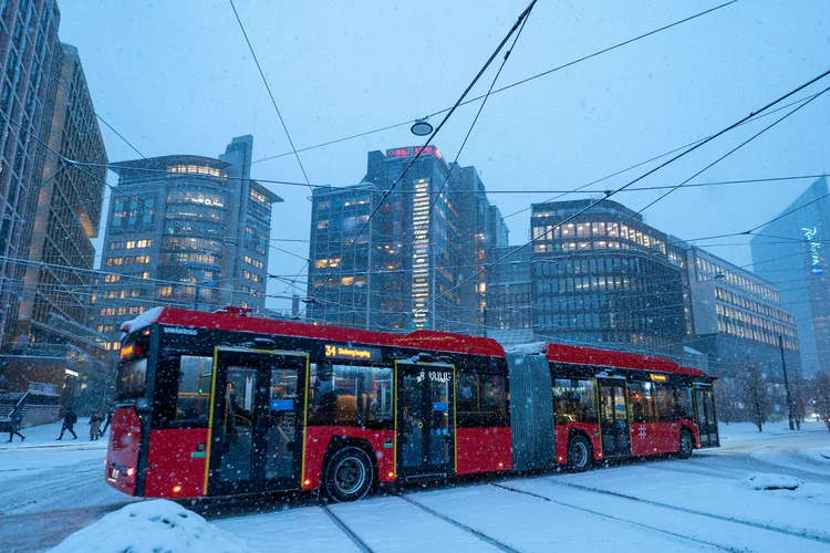 Fransk hangarskip på vei mot Nord-Atlanteren - TV 2