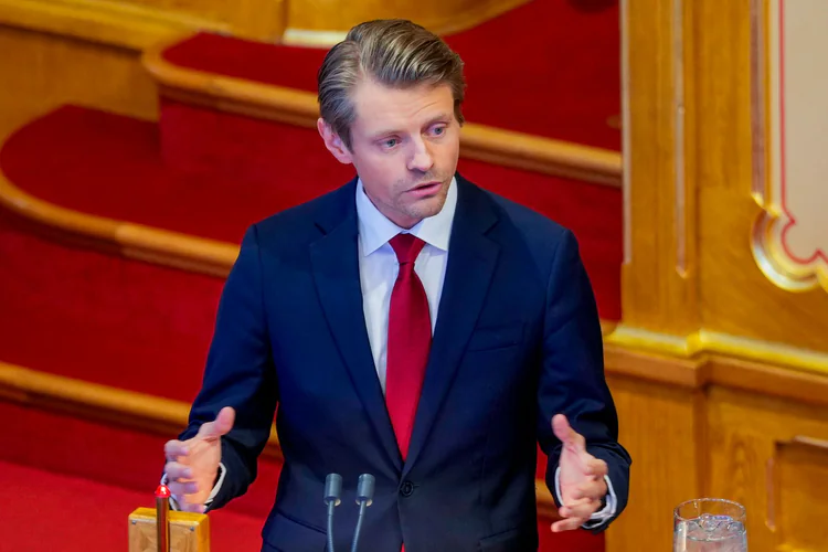 Ny undersøkelse: Nordmenns julegavevaner endres kraftig - TV 2