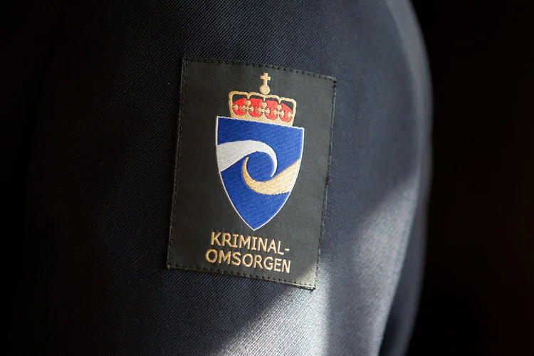 Alvorlig MC-ulykke i Vestland – livreddende førstehjelp pågår - TV 2