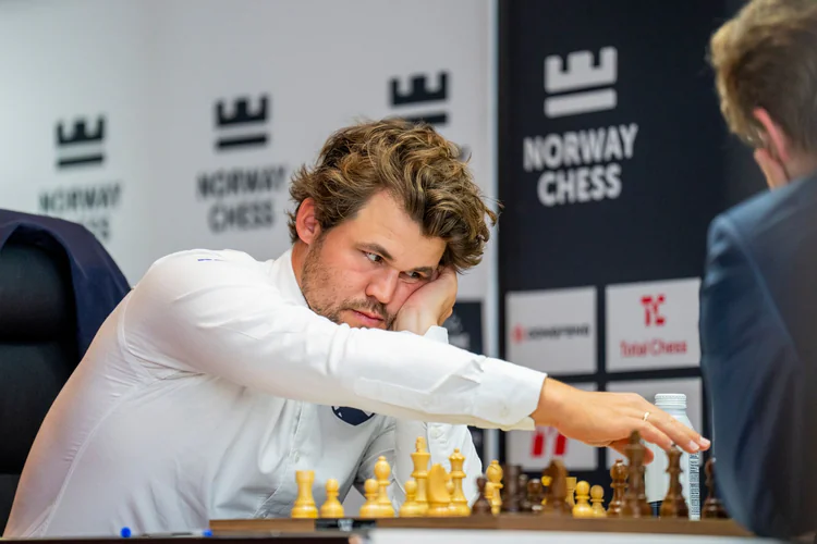Magnus Carlsen startet opphentingen – slo Firouzja - TV 2