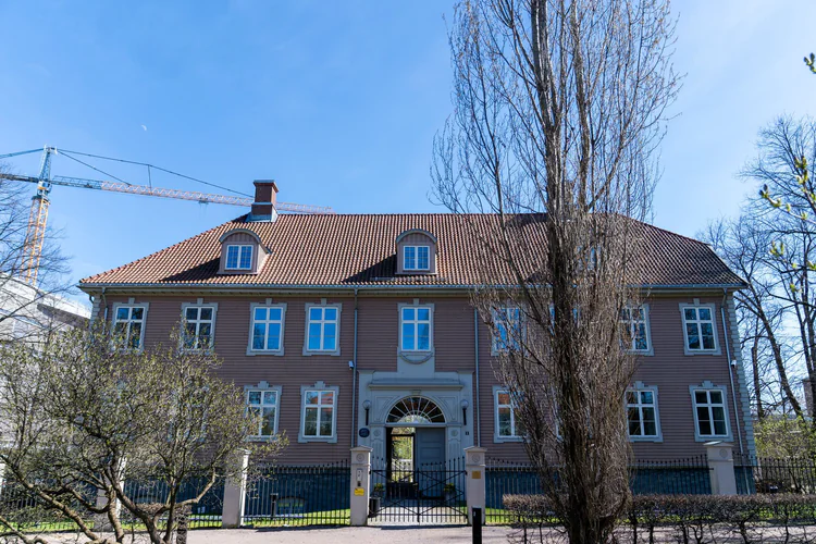 Finsk mann tiltalt for overgrep mot 361 barn - TV 2