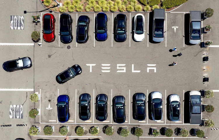 Danmark godkjenner Tesla-selvkjøring - TV 2