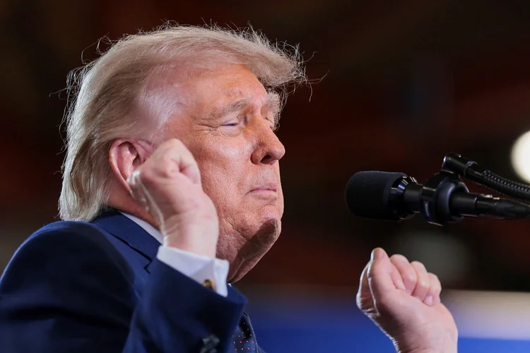 Trump hevder Iran ringte ham etter bombeangrep - TV 2