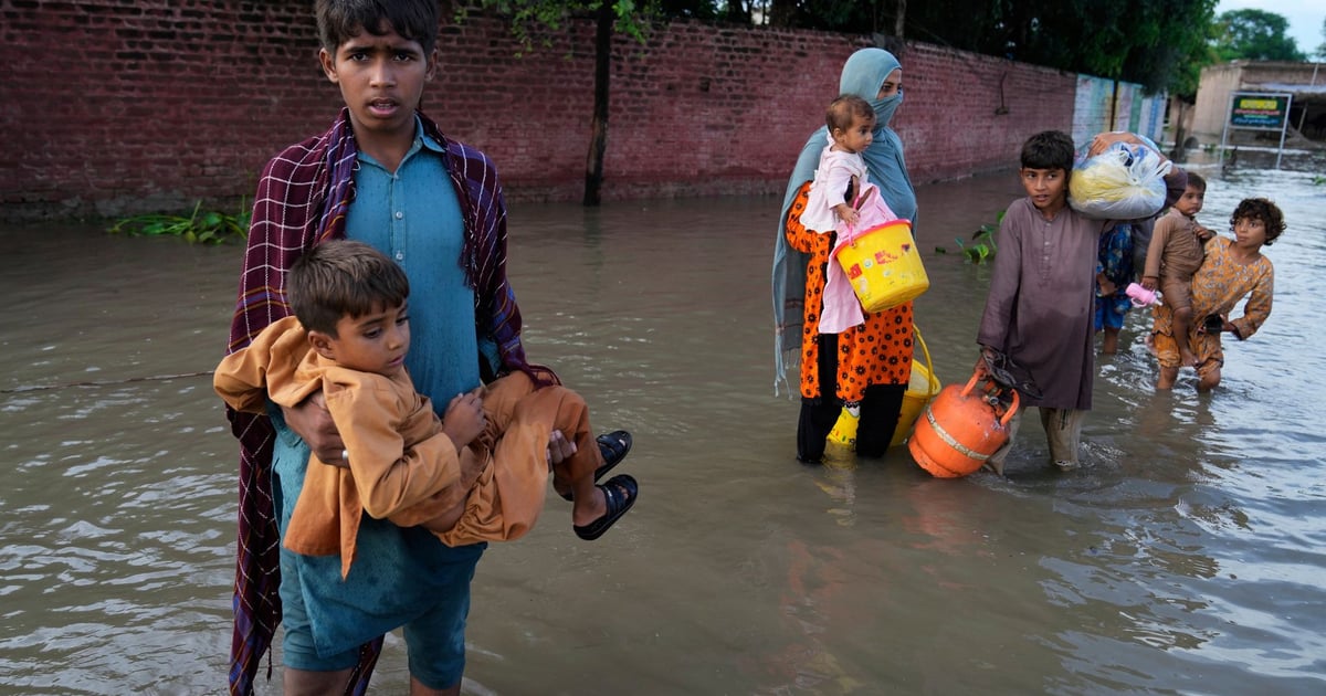 Unicef: Nesten halvparten av verdens barn utsatt for tre eller flere ...