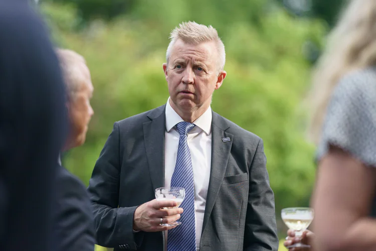 Mekling i gang i flyteriggoppgjøret - TV 2